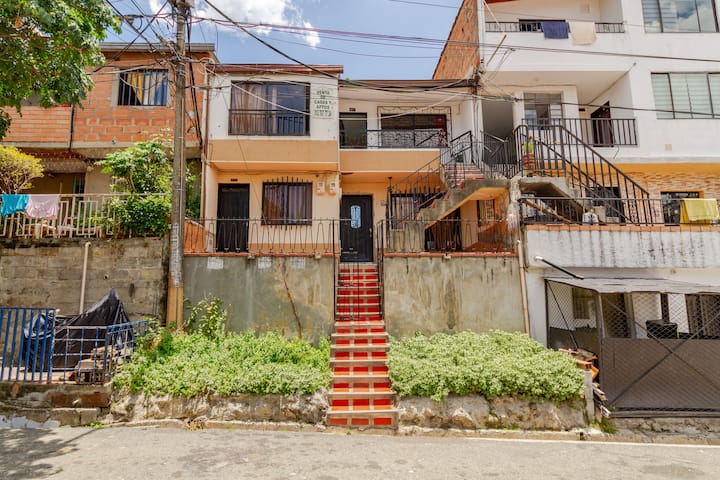 Apart.vista Hermosa Con Balcón A La Ciudad, Wifi - Bello