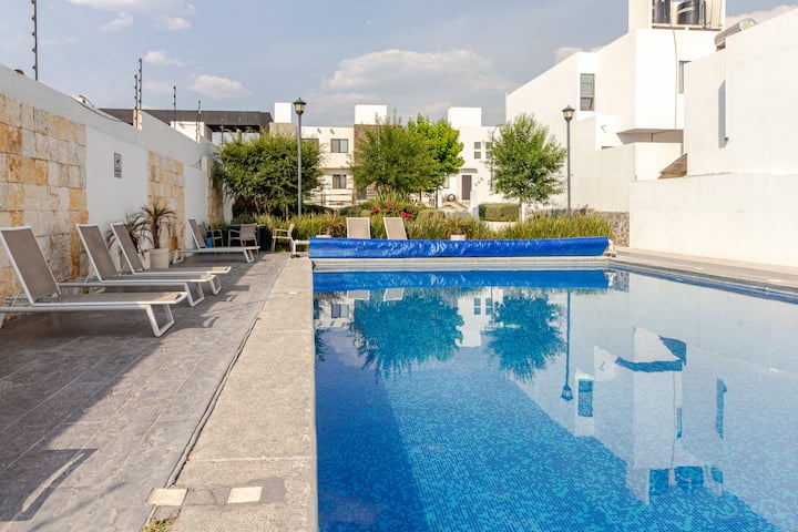 Casa Con 3 Recámaras + Alberca Y 3estacionamiento - Querétaro