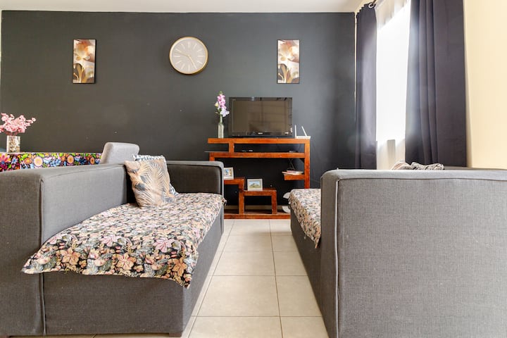 Casa 3 Hab, 7 Camas, 2 Baños, Alberca Y 3 Parking - Querétaro