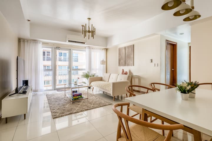 Minimalist Haven 3br Unit At Mckinley Hill - Taguig
