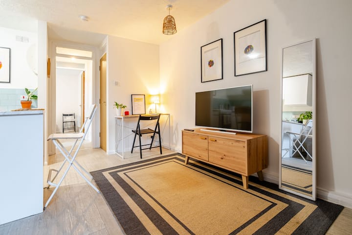Chic Scandi Apartment | Good Location + Parking - Cambridge