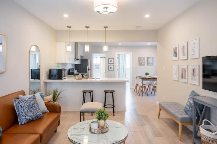 2 Bedroom With Parking - Los Angeles, CA