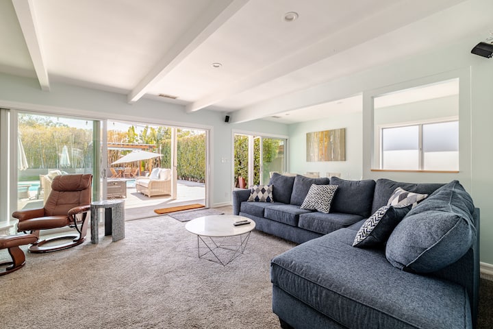 Modern Pool House With Hot Tub Spa - Long Beach, CA