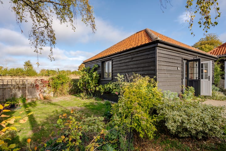 The Barn - A Small Rural Retreat - Suffolk