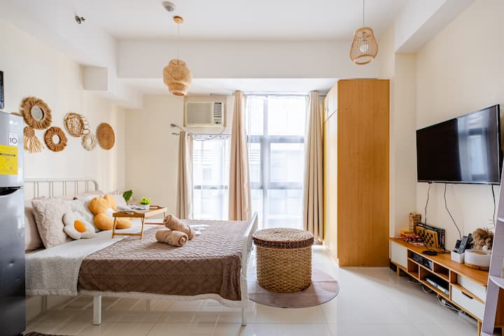 Cozy Bohemian Studio • Mckinley, Bgc • Fast Wifi - Taguig
