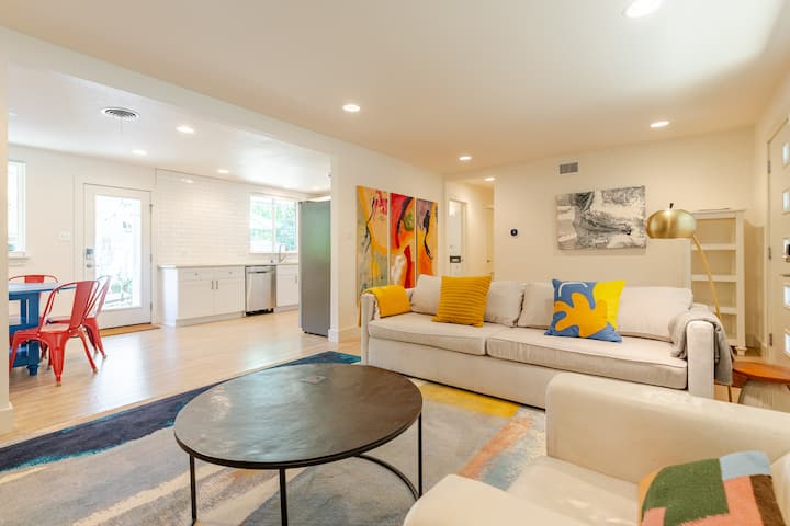 Artsy Remodeled Mid-century Home - Southpark Meadows - Austin