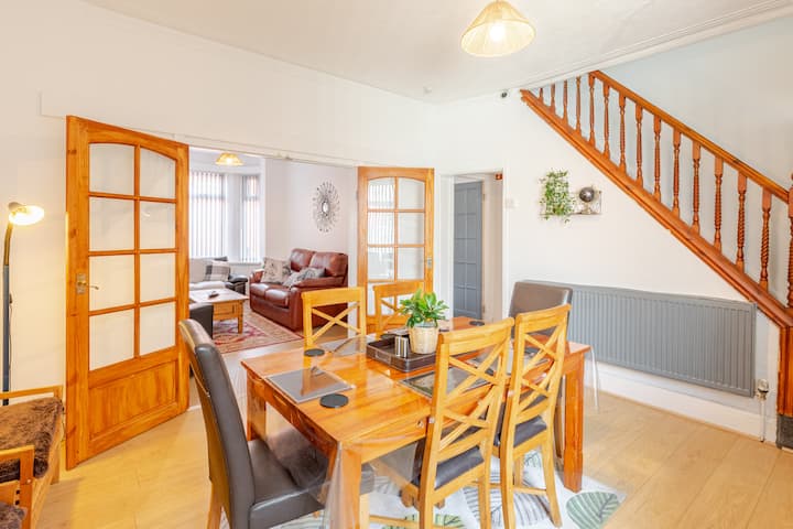 3br House Sleeps 7 |Near City Centre| Free Parking - Manchester