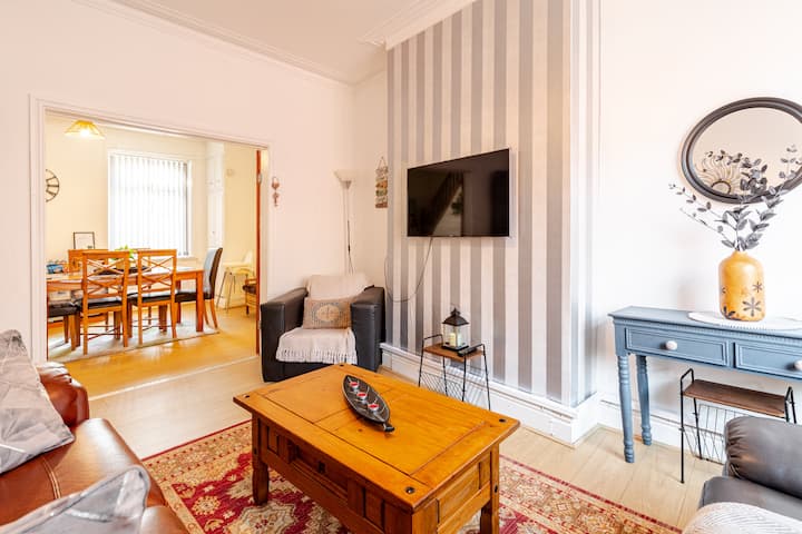 3br House Sleeps 7 |Near City Centre| Free Parking - Stockport