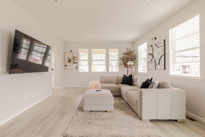 Luxury Retreat Near Den Airport! - Aurora, CO