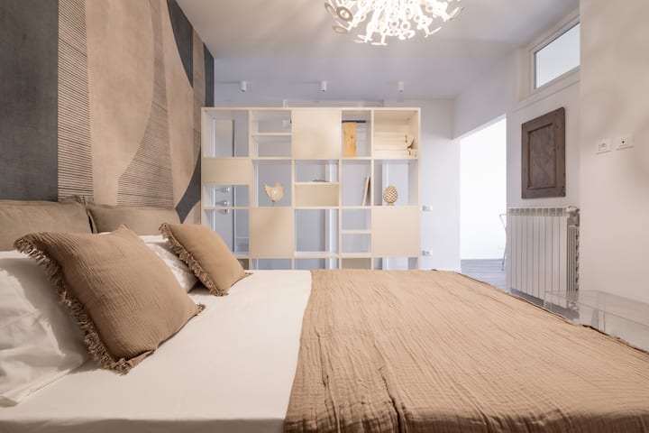 Terrace And Design In The Historic Center - Bergame