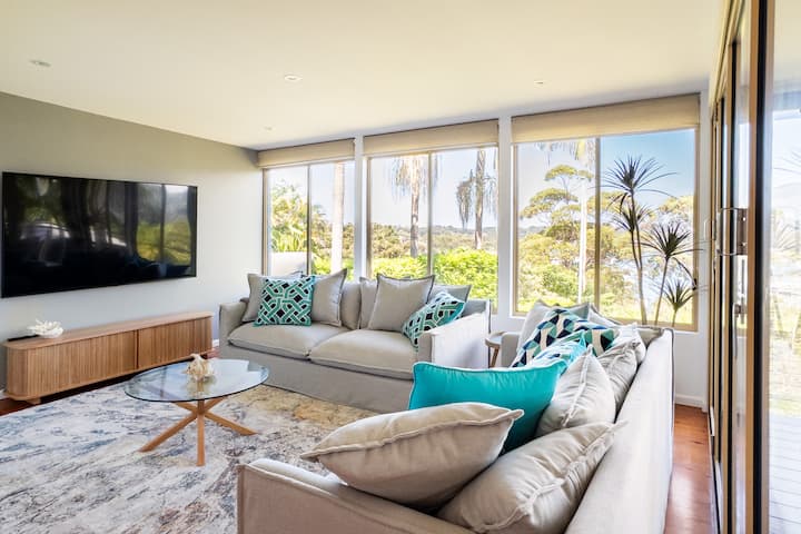 Newly Renovated 4 Bedroom Home- Pittwater Views - Scotland Island