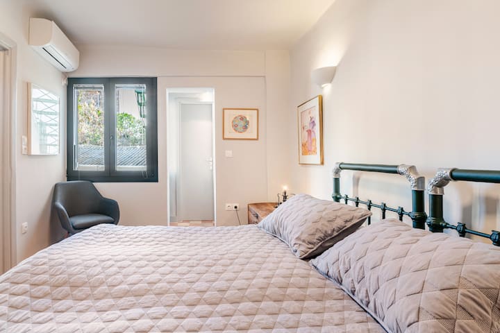 Avli 2 – Refined Vintage Retreat In Old Athens - Atenas