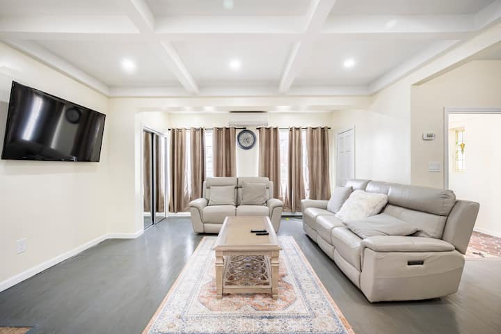 Cozy Nyc Retreat W/ Parking Near Both Airports! - New York