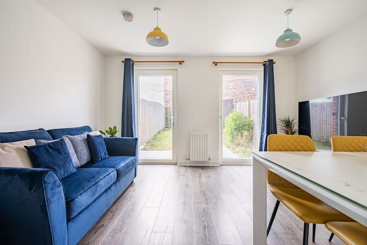 Bright, Modern 2 Bedroom House With Free Parking! - Édimbourg