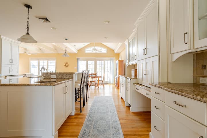 Quiet Renovated Family Retreat, 4 Block From Beach - Sea Isle City, NJ