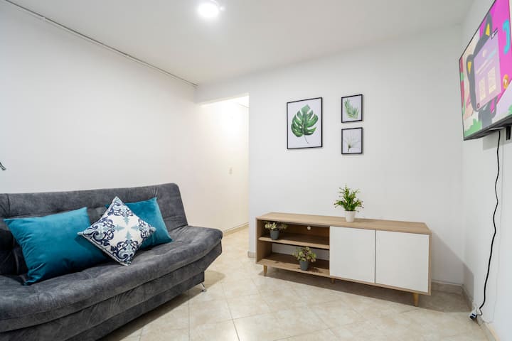 Complete House, Near Plaza Mayor - Medellín, Colombia