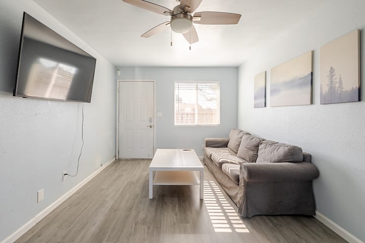 China Lake Bungalow - Ridgecrest, CA