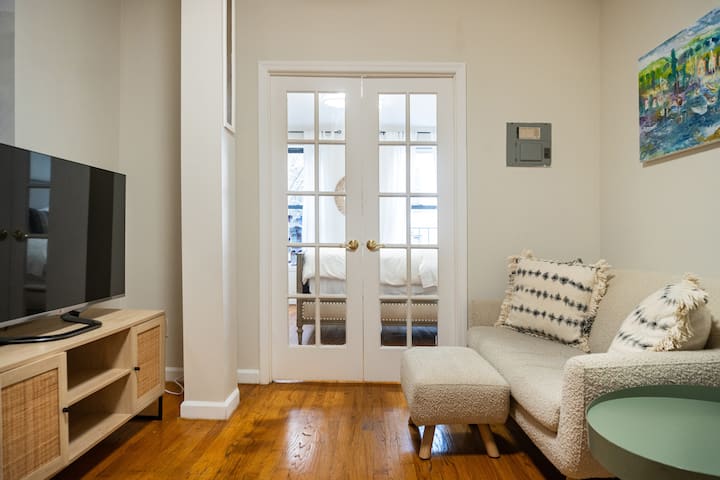 Cozy Apartment In East Village - Queens, NY