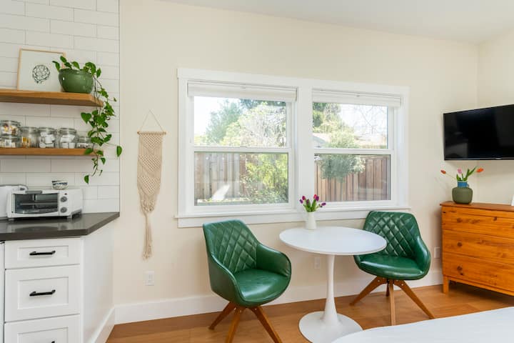 Light-filled Private Cottage - Berkeley, CA