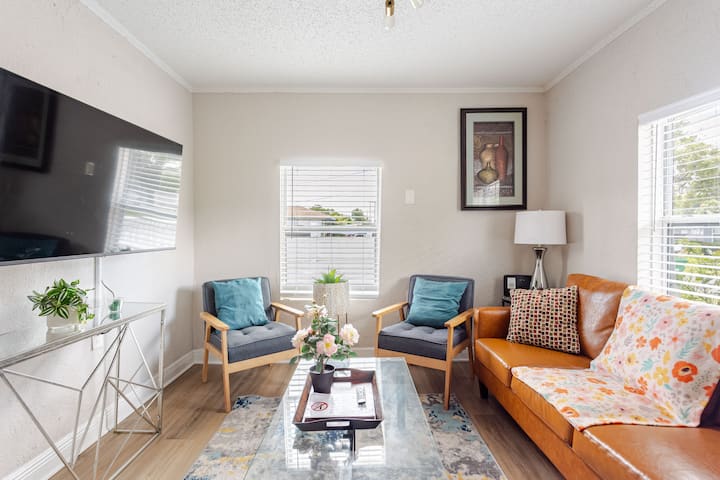 Cute & Cozy Casita (Duplex) - Tampa