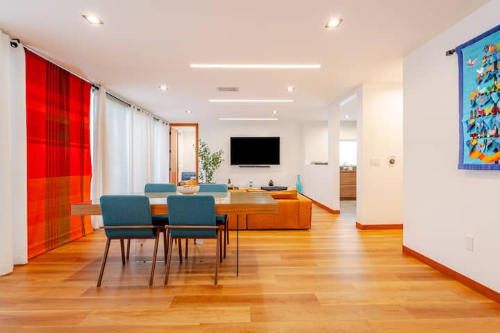 New & Stylish
 2 Bdr Trinity 808
 Near The Grove - Los Angeles, CA