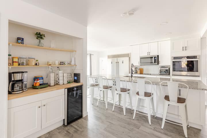 Luxury Springfield Retreat- Sleeps 15 - Springfield, MO