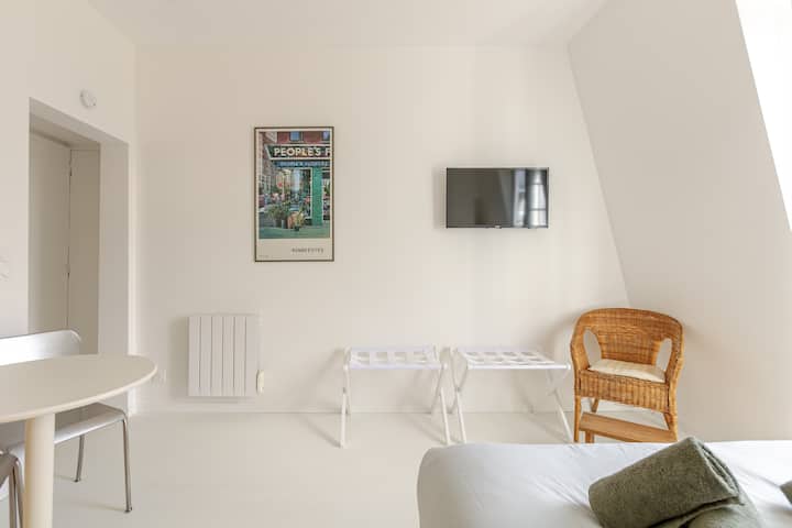 Charming Parisian Studio Next To The Moulin Rouge! - Paris