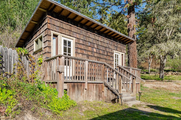 Cozy 2 Room Nasturtium Wood Cabin At Venture - Pescadero, CA