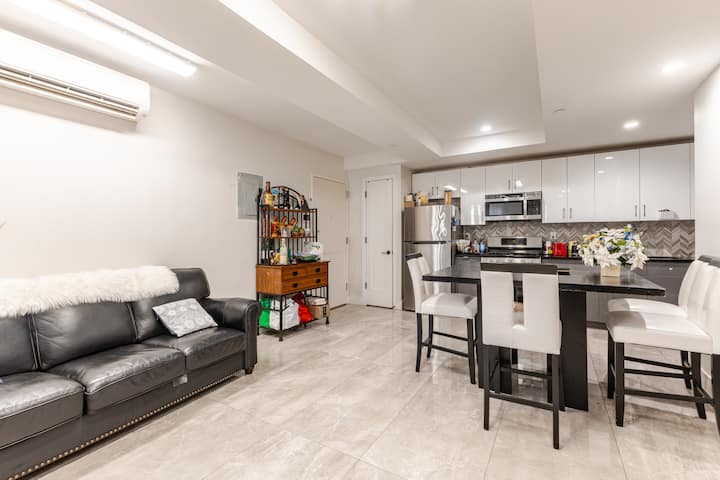 Luxurious Apartment Near Subway - Queens, NY