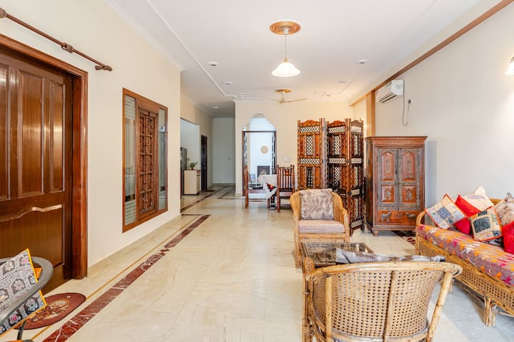 Fully Furnished Serviced Bungalow With A Lawn - Gurugram