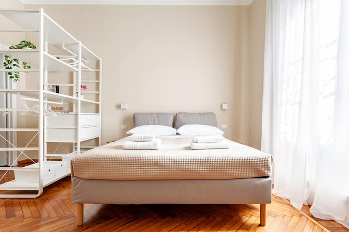 Un Angolo Storico In Centro. - Milan