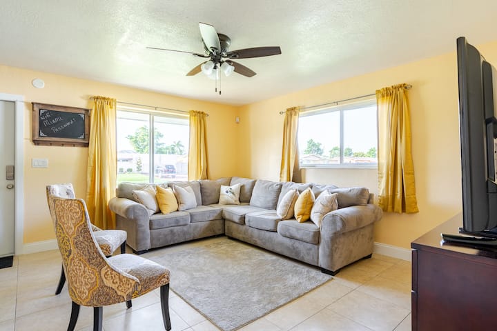 “Miamily” Comfortable - North Miami Beach, FL