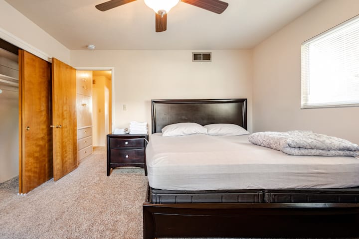 Entire House. 2 Bed 2 Bath. - Modesto, CA