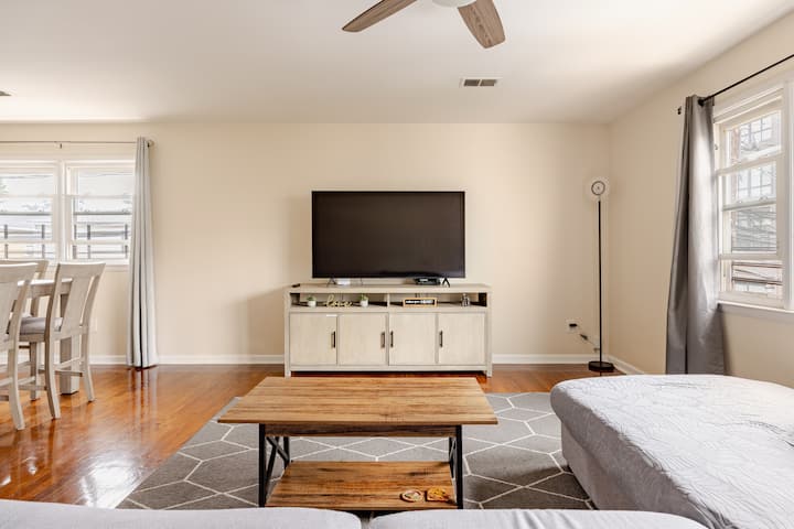 *Spacious 3 Bedroom Near Nyc & Metlife Stadium* - Brooklyn, NY