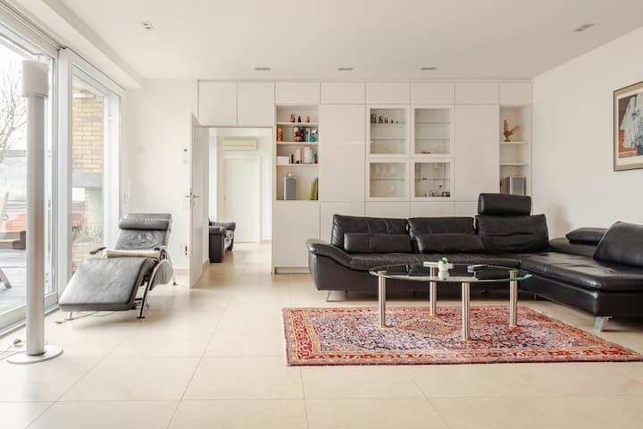 Bungalow, Uneinsehbar, 3 Personen Oben, 5 Unten, - Frankfurt