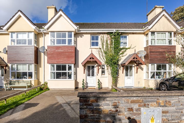 Charming 3-bedroom Home In Skibbereen Town, Cocork - İrlanda