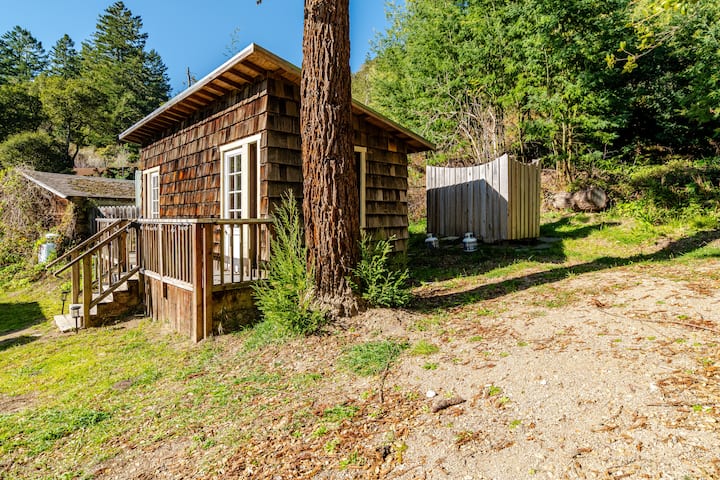 Nasturtium Wood Cabin Room (A) - Pescadero, CA