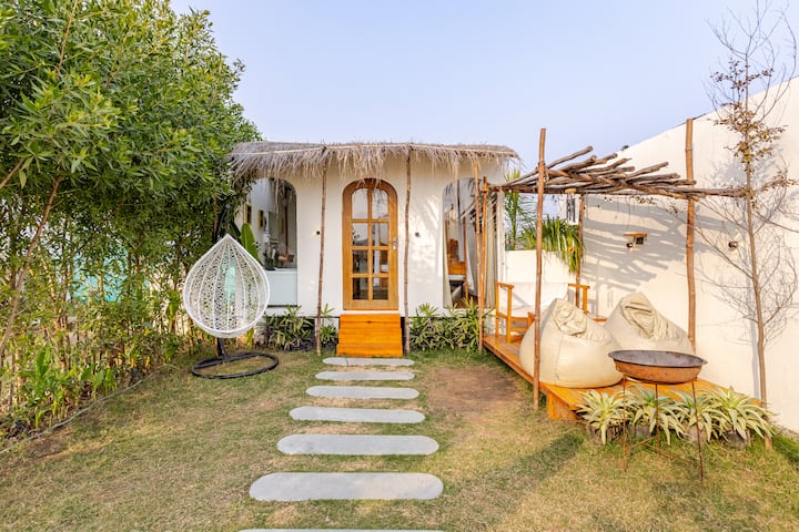 Most Unique Bali Style Cabin With Jacuzzi &Patio - Manesar