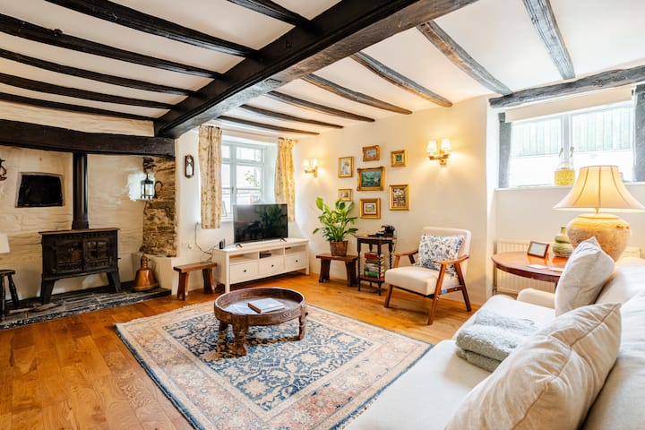 Coastal Cottage W/ Hot Tub, Views + Dog Friendly - 일프렉콤