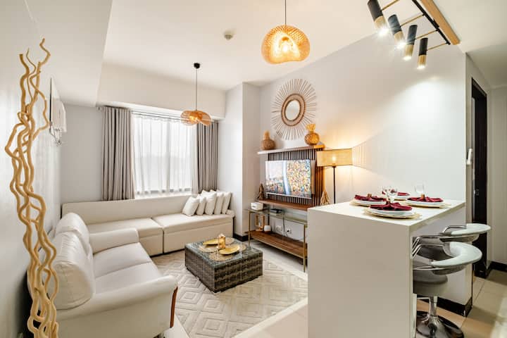 1br Corner Unit @ Mckinley Nr Bgc | Free Parking - Taguig