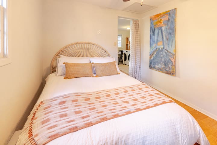The Bee | Charleston Carriage House - Charleston, SC