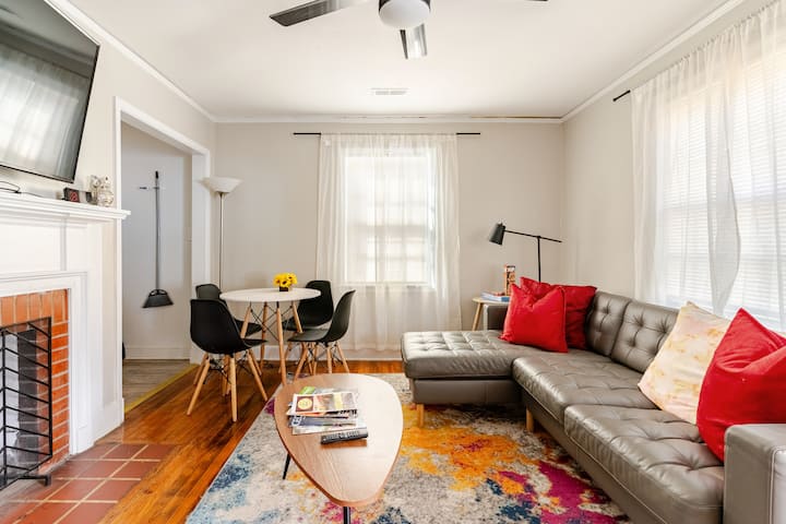 Cozy Home: Short Walk To Coliseum & Near Downtown - Greensboro, NC