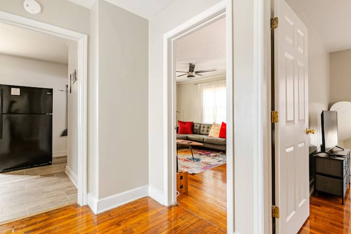 Cozy Home: Short Walk To Coliseum & Near Downtown - Greensboro, NC