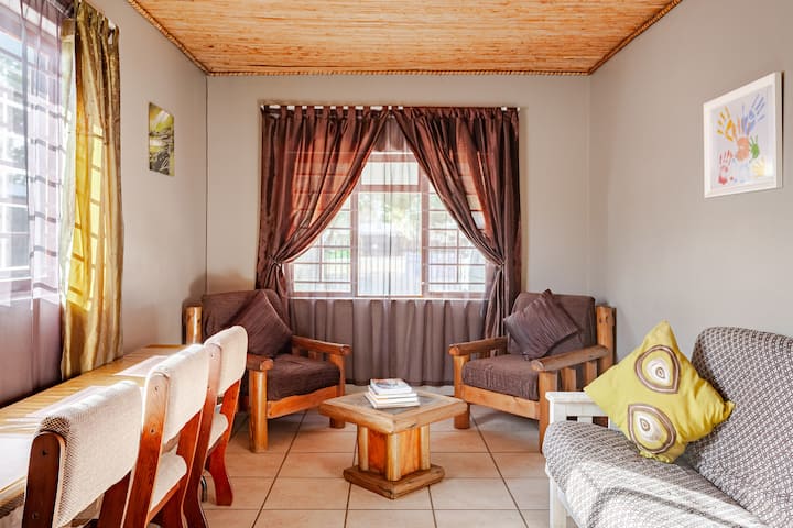 Self-catering Garden Cottage - Oudtshoorn
