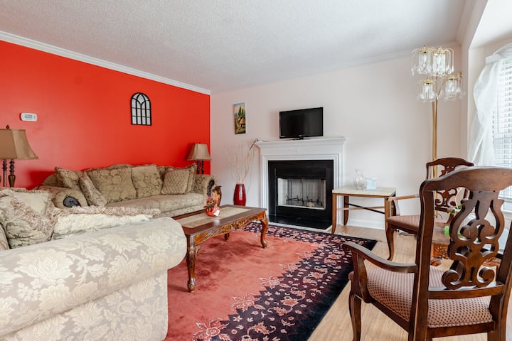 Great Comfortable 4 Br/3 Bath. ! Great Deal! - Greensboro, NC