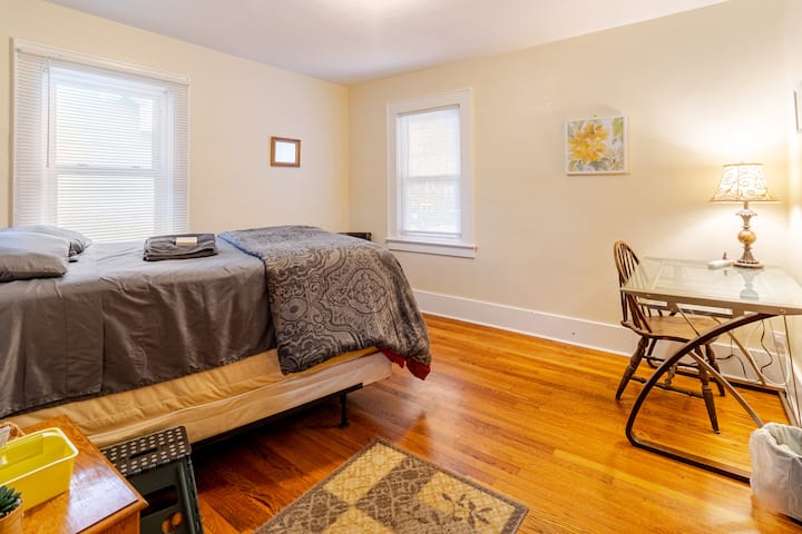 Traveler’s Retreat – 5br By Airport Sleeps 10 - Rochester, NY
