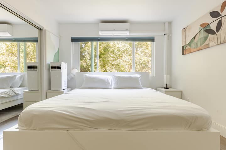Private Apartment - Los Angeles, CA