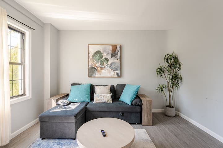 Modern 3 Bedroom House In The Heart Of Black Rock - Bridgeport, CT