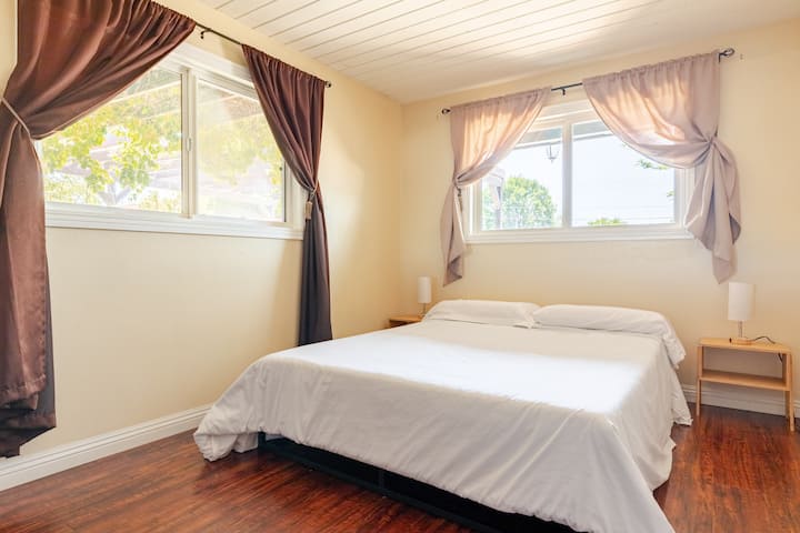 King Bed Cottage - 7 Min To Disney - Anaheim, CA