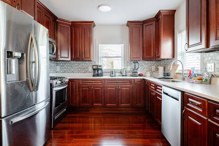 Luxurious 8 Bedrooms Two Suite Apartment Malden Ma - Somerville, MA